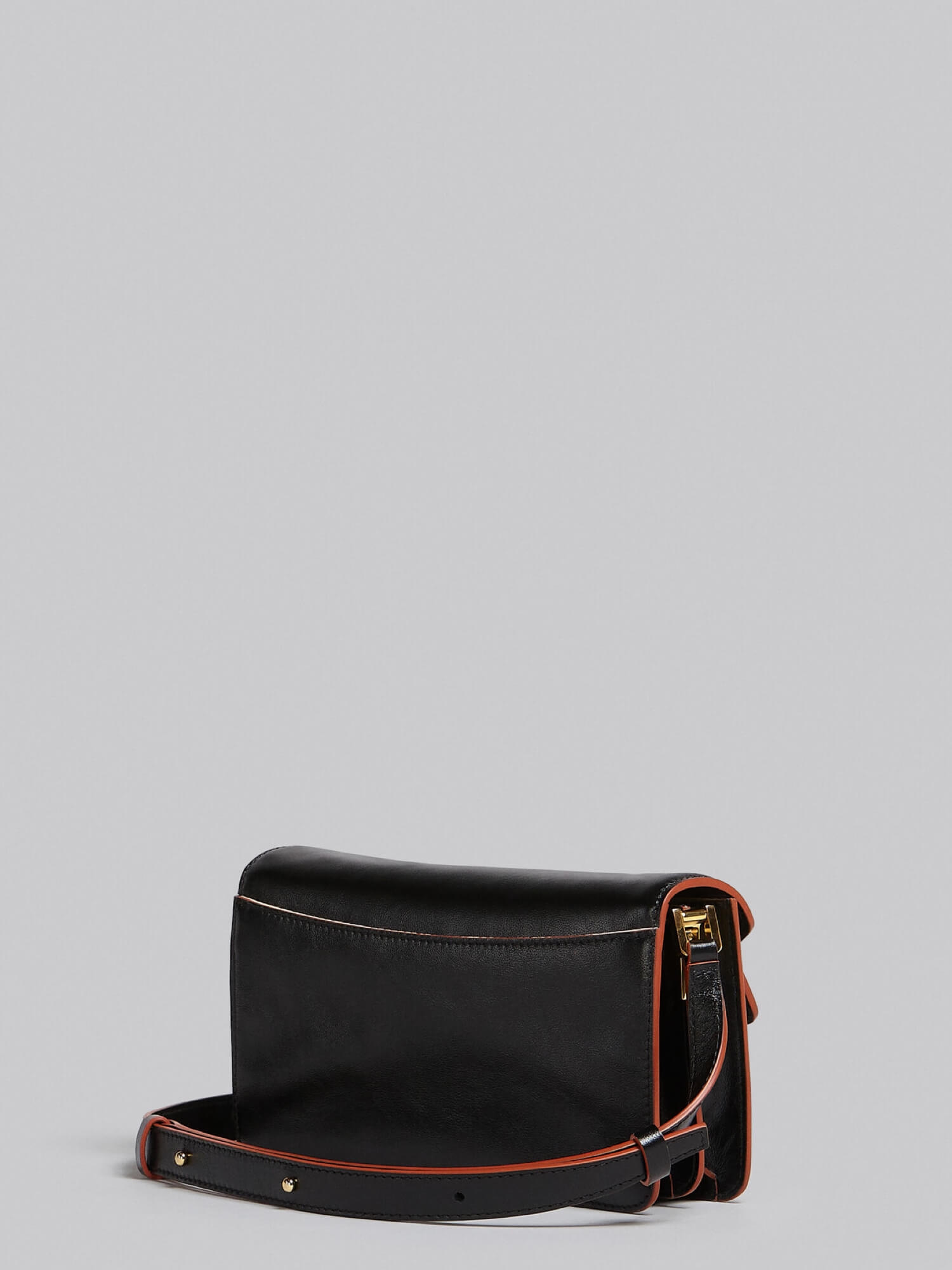 Soft Trunk Bag EW fra MARNI i Black → Køb her